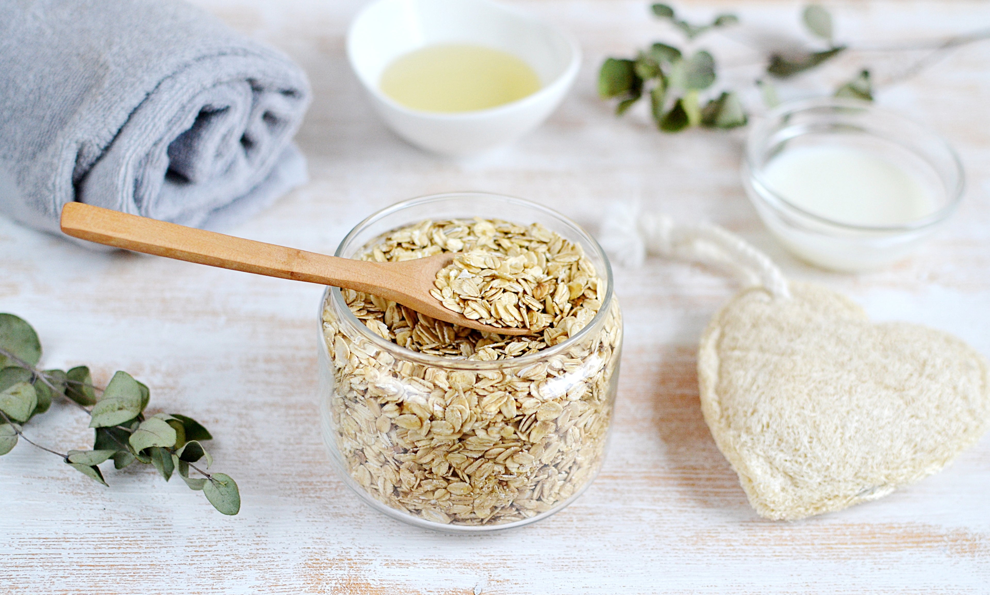 What To Know About How To Make an Oatmeal Bath – Spongellé