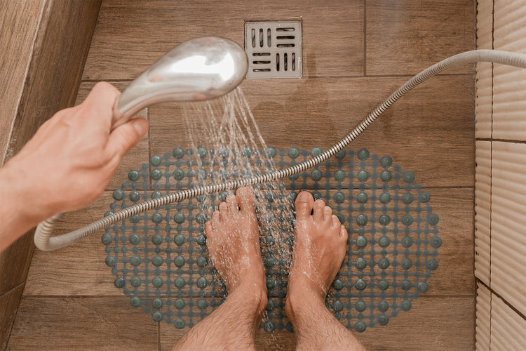 How to Do a Men's Pedicure at Home: 5 Easy Tips – Spongellé